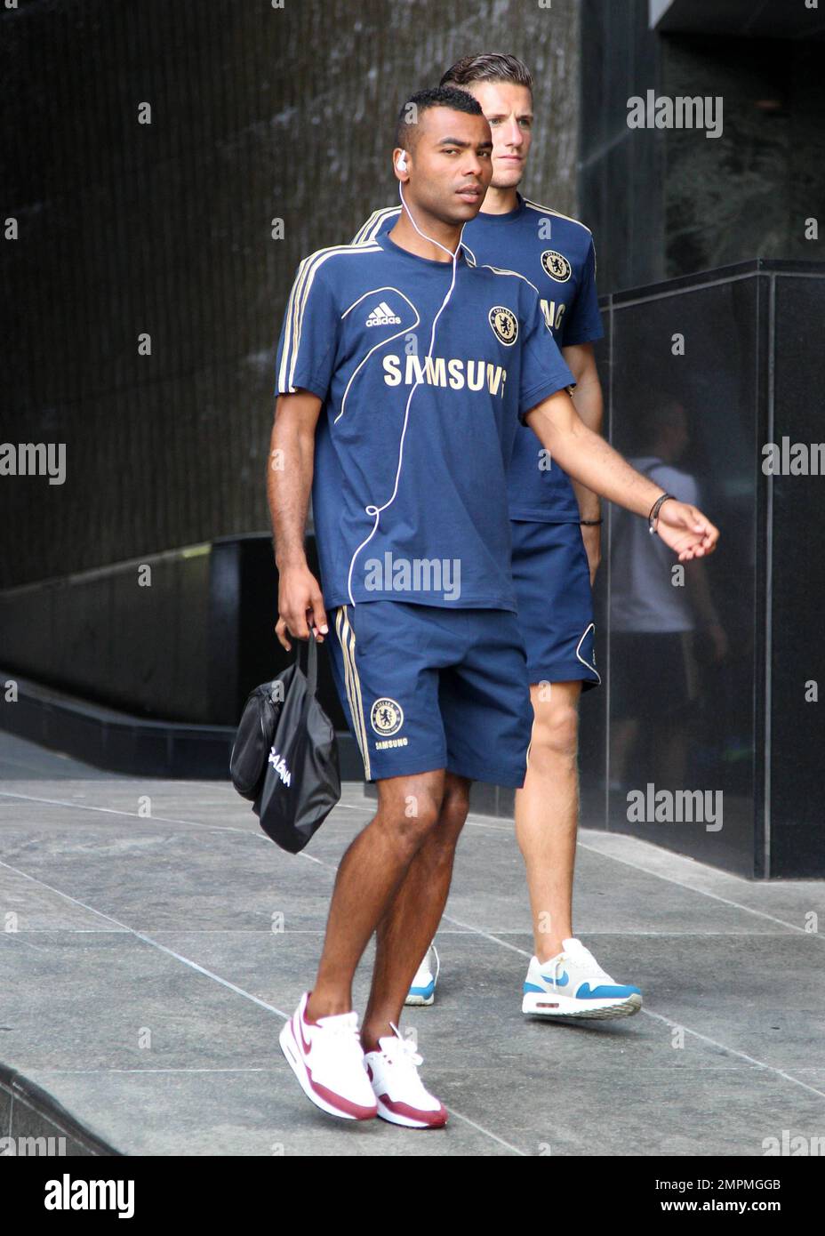 Ashley c`ole signs for chelsea hi-res stock photography and images - Alamy