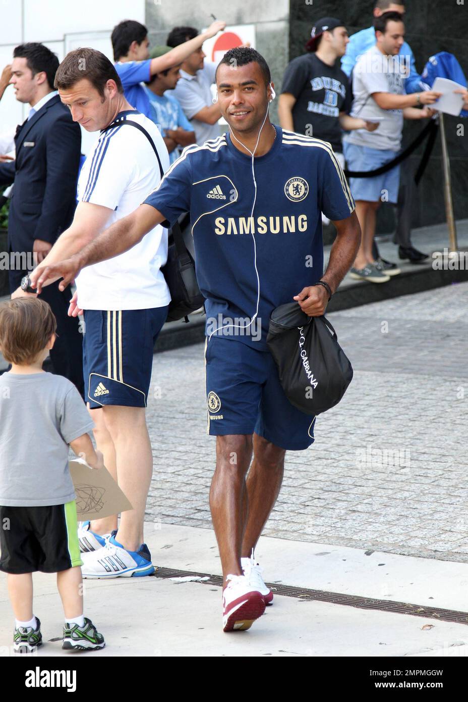 Ashley c`ole signs for chelsea hi-res stock photography and images - Alamy