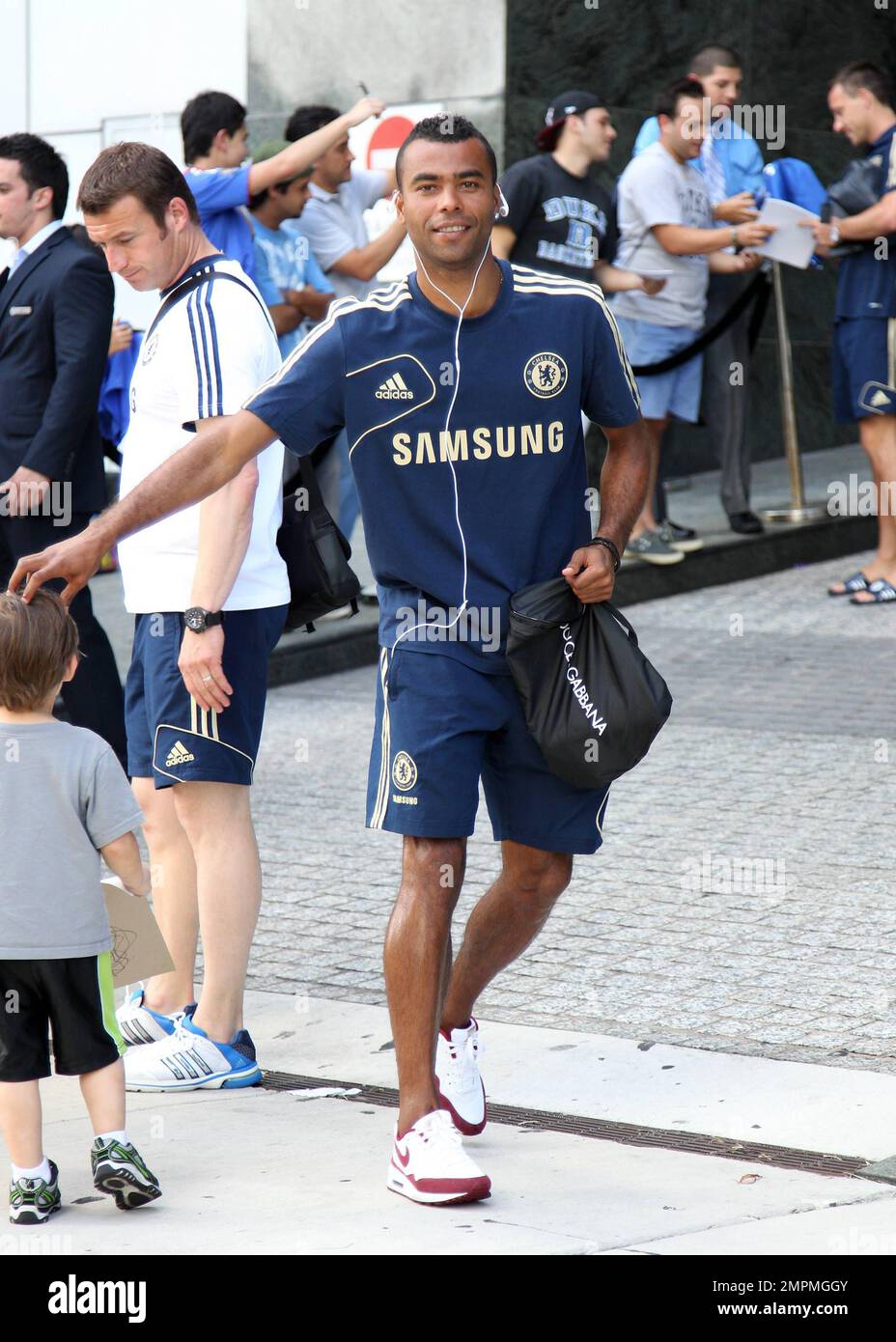 Ashley c`ole signs for chelsea hi-res stock photography and images - Alamy