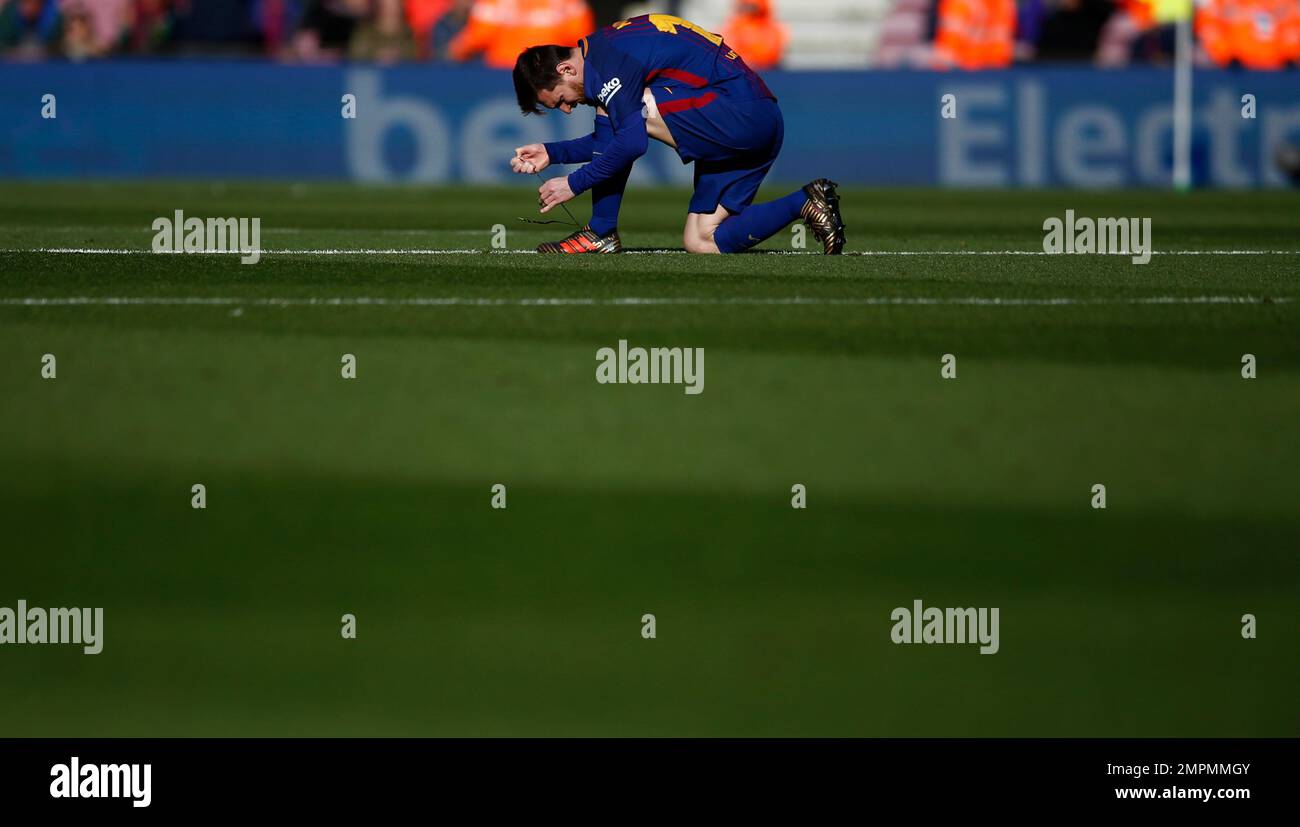 FC Barcelona's Lionel Messi adjust his laces during a Spanish La Liga ...