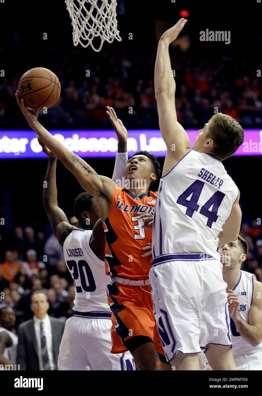 Illinois guard Te'Jon Lucas, left, drives to the basket against ...