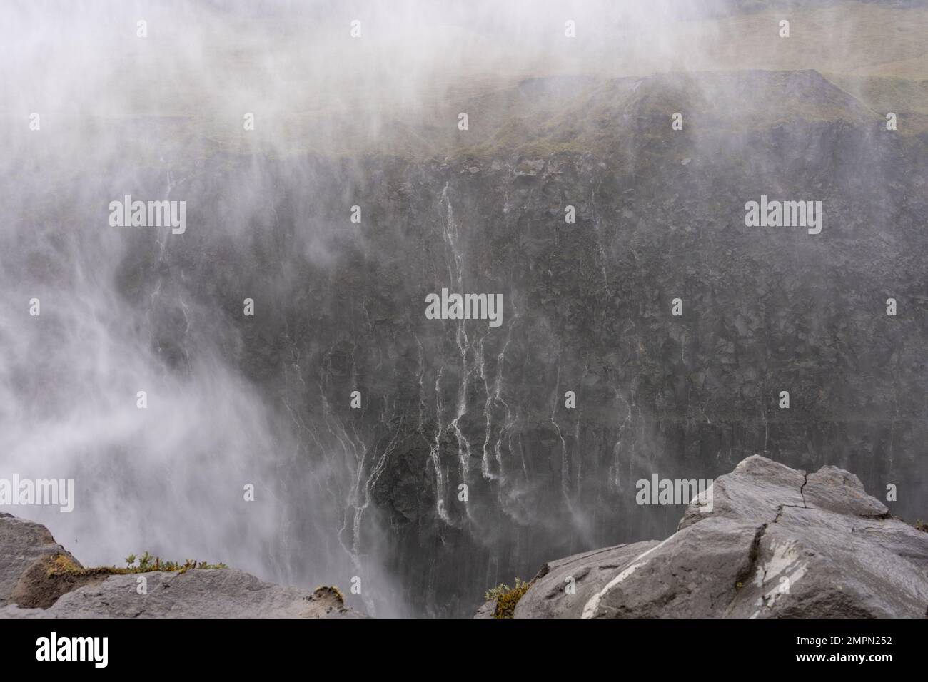 Large waterfall over rocky hi-res stock photography and images - Alamy