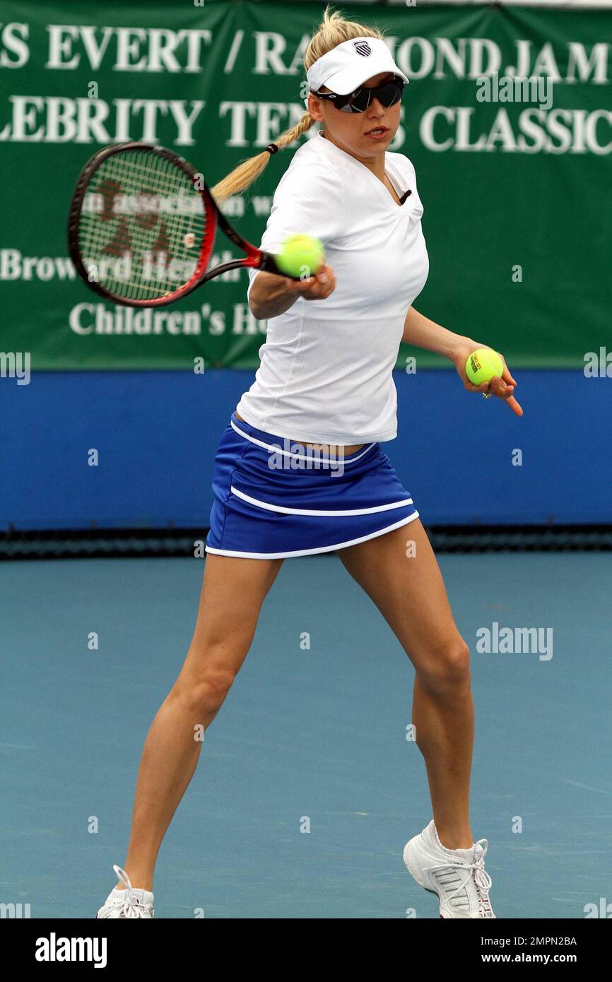 Anna kournikova forehand hi-res stock photography and images - Alamy