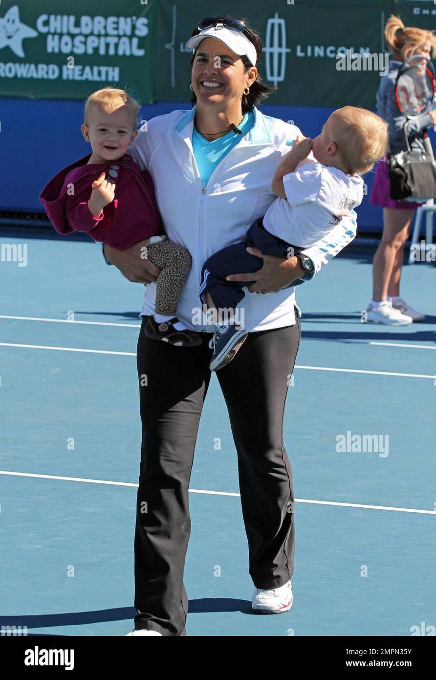Beatriz 'Gigi' Fernandez with her twins Karson Xavier and Madison Jane ...