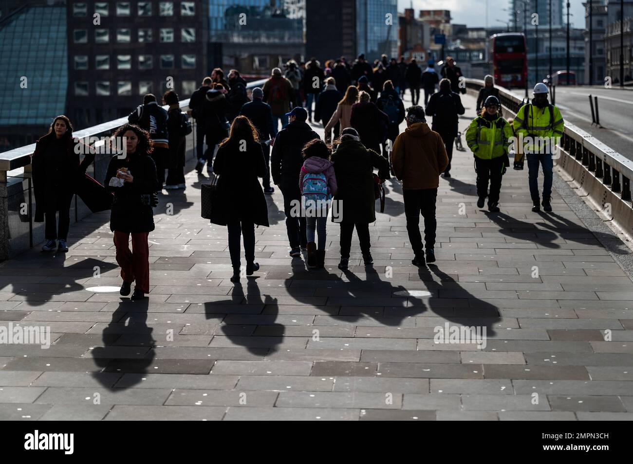 London bridge city workers 2023 hi-res stock photography and images - Alamy