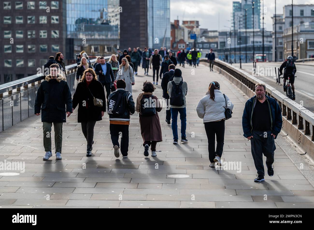 London bridge city workers 2023 hi-res stock photography and images - Alamy
