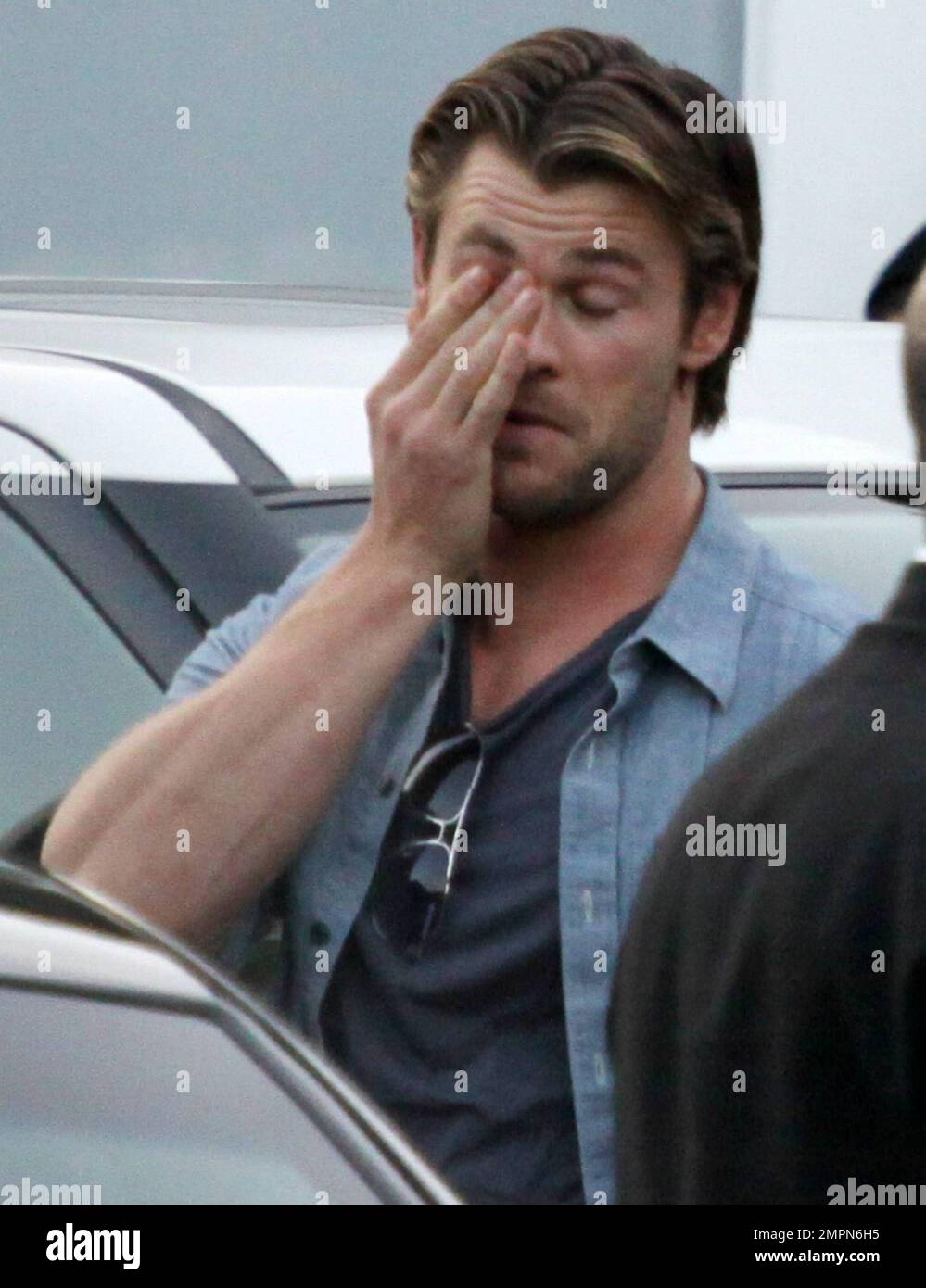 EXCLUSIVE!! Actor Chris Hemsworth carries a variety of shirts as he ...