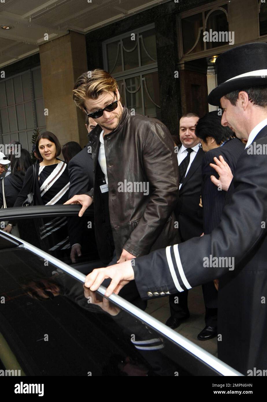 Hunky actor Chris Hemsworth leaves Claridge's after a press junket for ...