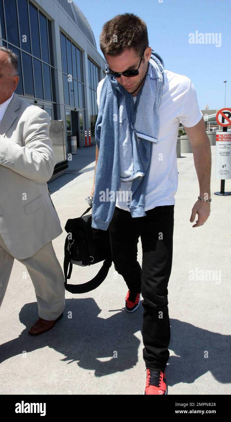 Actor Chris Pine was seen arriving at LAX this morning and going ...