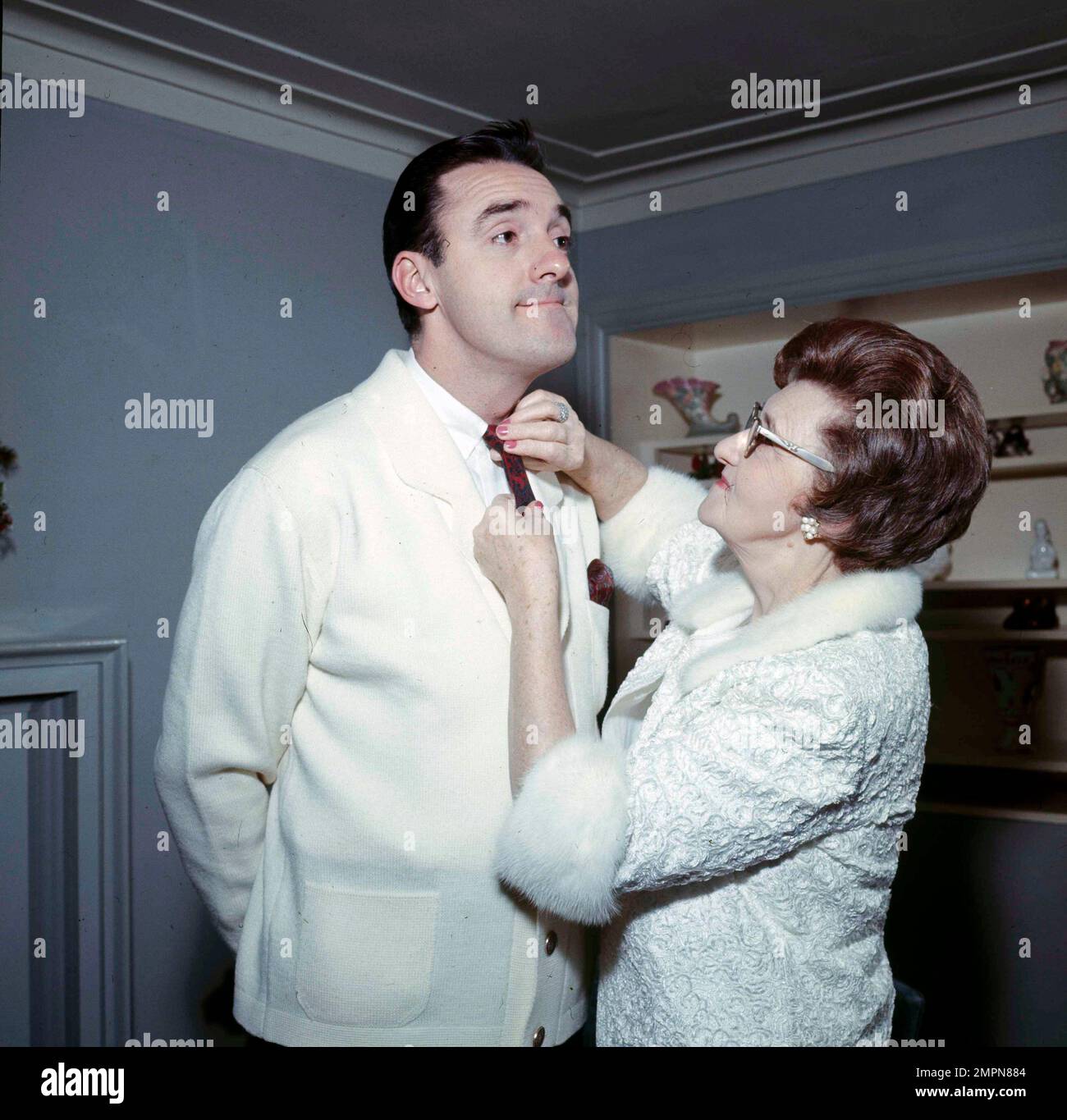 Actor Jim Nabors, left, who portrays "Gomer Pyle" on the CBS-TV comedy ...