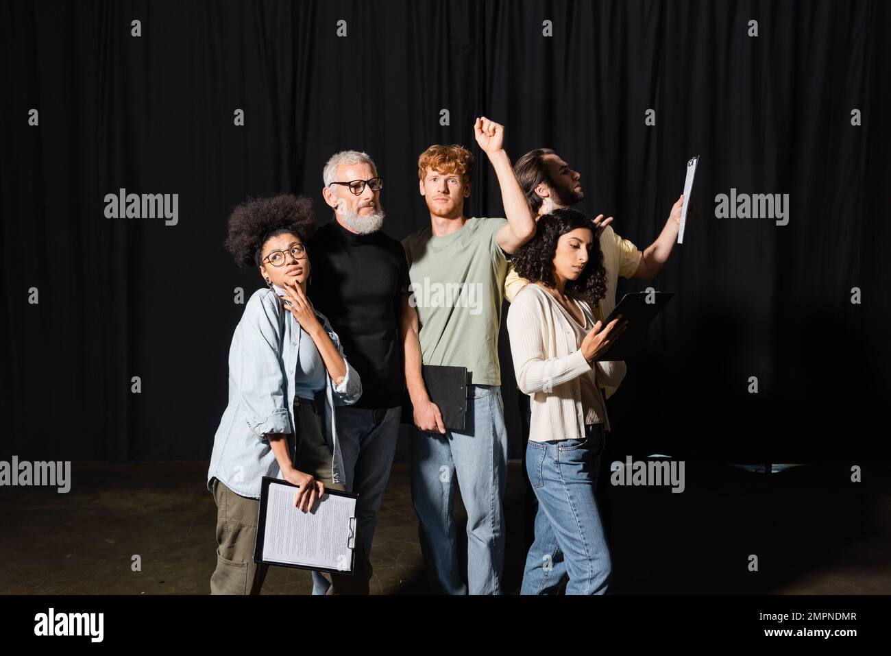 Group of actors in an acting class hi-res stock photography and images ...