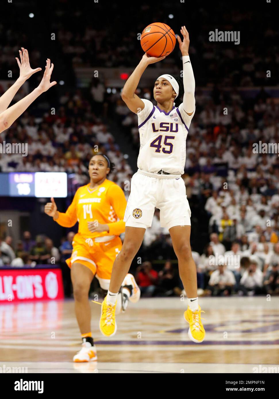 LSU Lady Tigers guard Alexis Morris (45) shoots a jumper during a women ...
