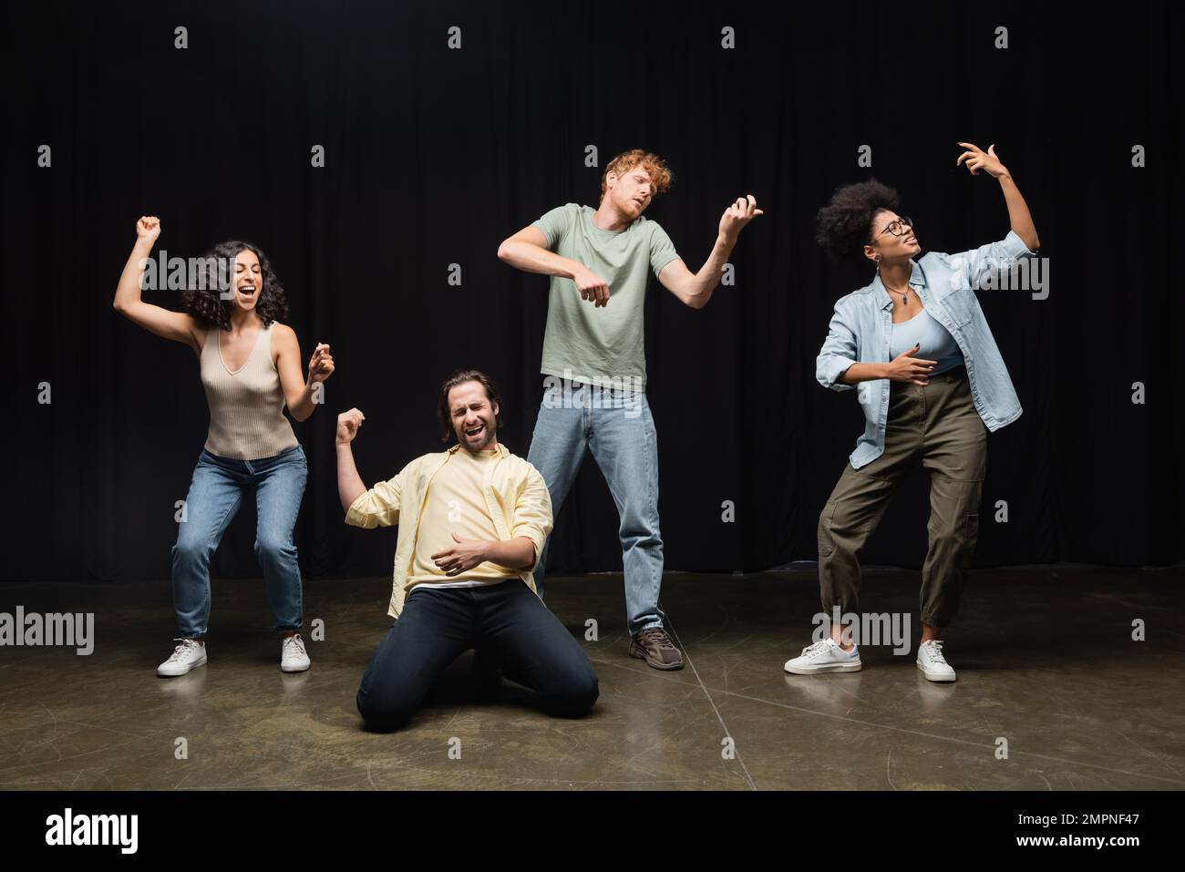Group of actors in an acting class hi-res stock photography and images ...