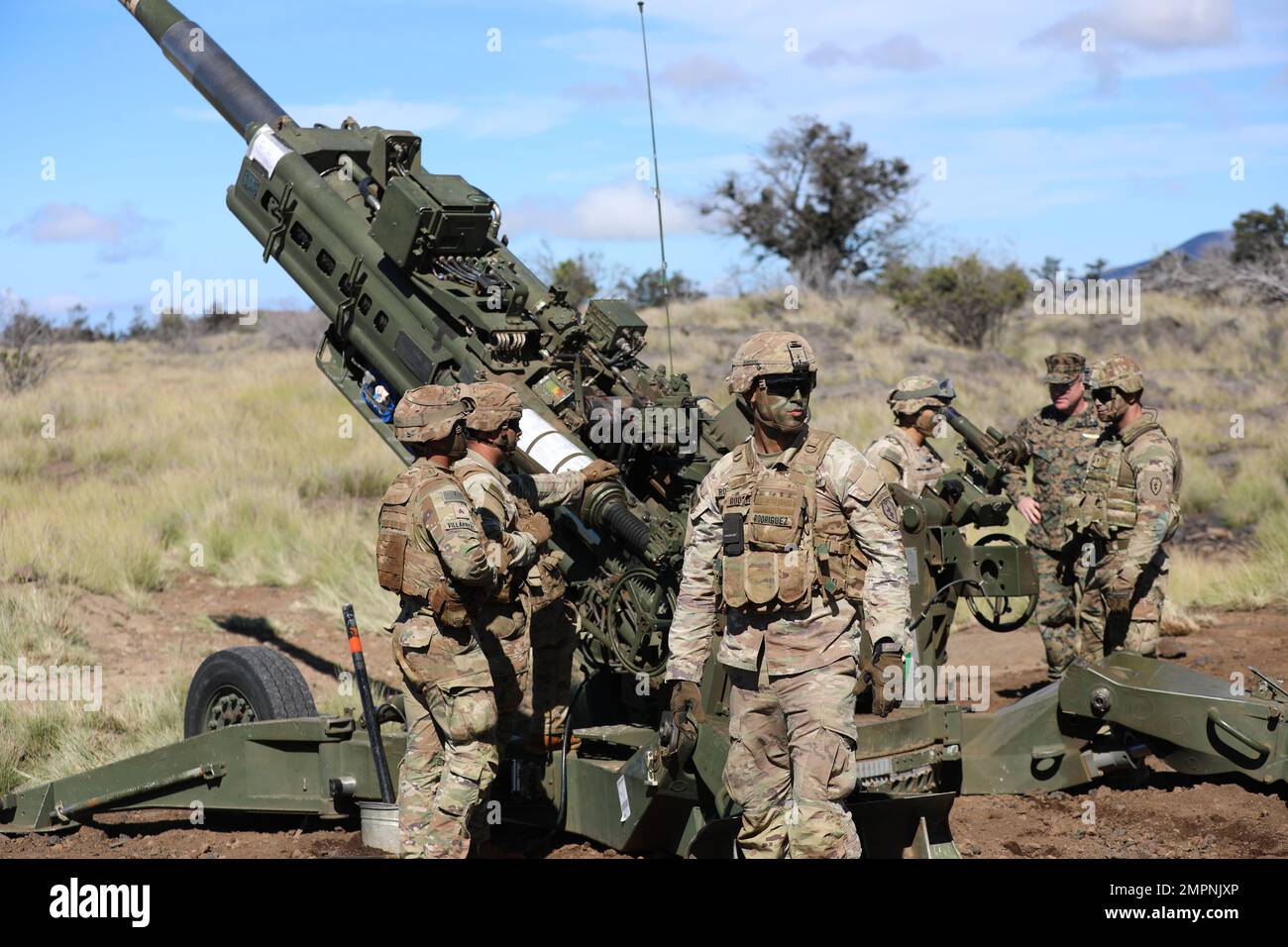 Artillery gun crew hi-res stock photography and images - Alamy