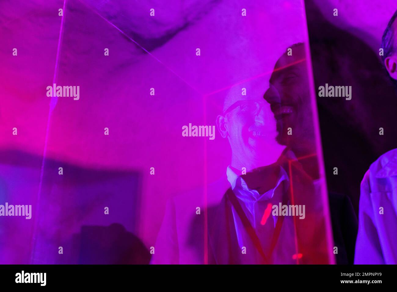 Light reflection on glass hi-res stock photography and images - Alamy