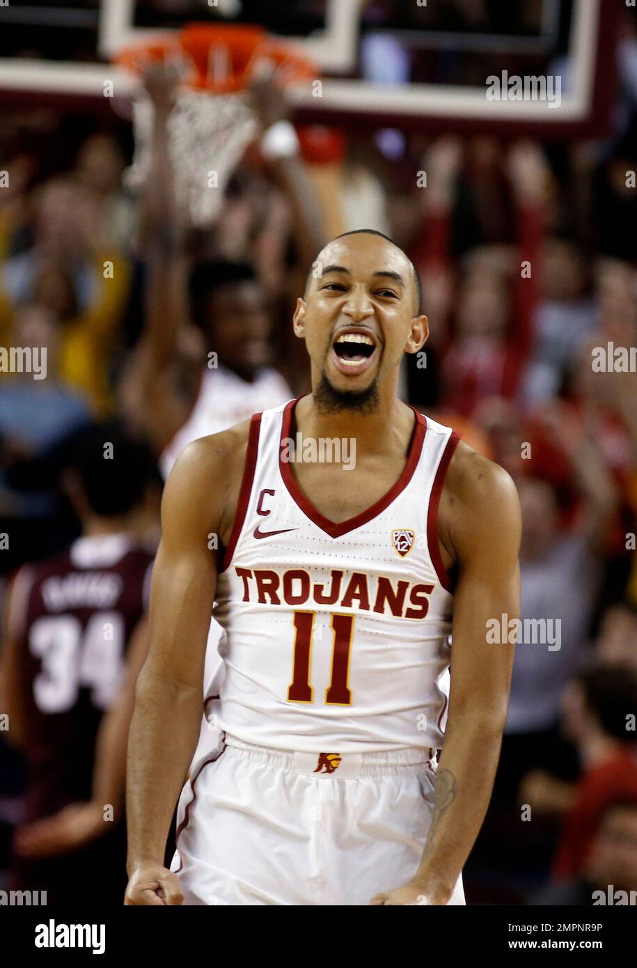 Southern California guard Jordan McLaughlin (11) celebrates a pass to ...