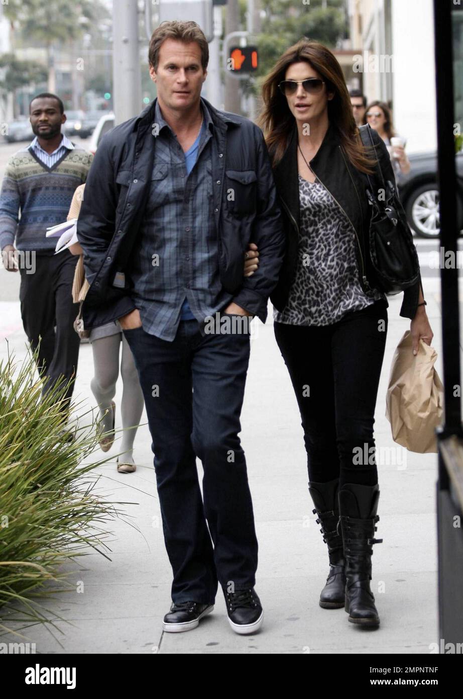 Supermodel Cindy Crawford and husband Rande Gerber stroll arm-in-arm ...