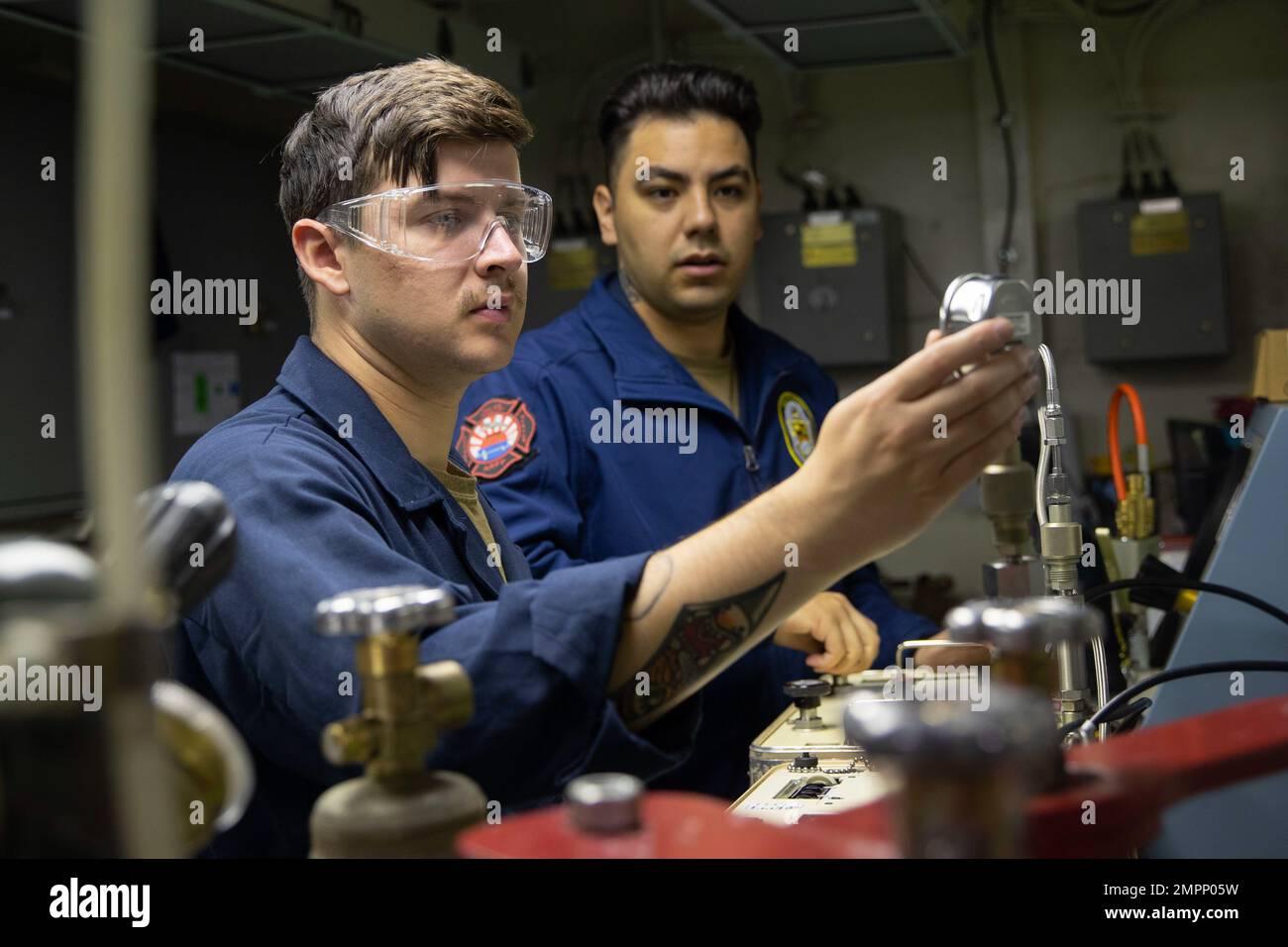 221109-N-EU502-2062 TASMAN SEA (Nov. 9, 2022) – Aviation Electronics ...