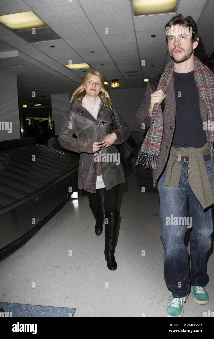 Dressed in a winter coat and boots actress Claire Danes arrives at LAX ...