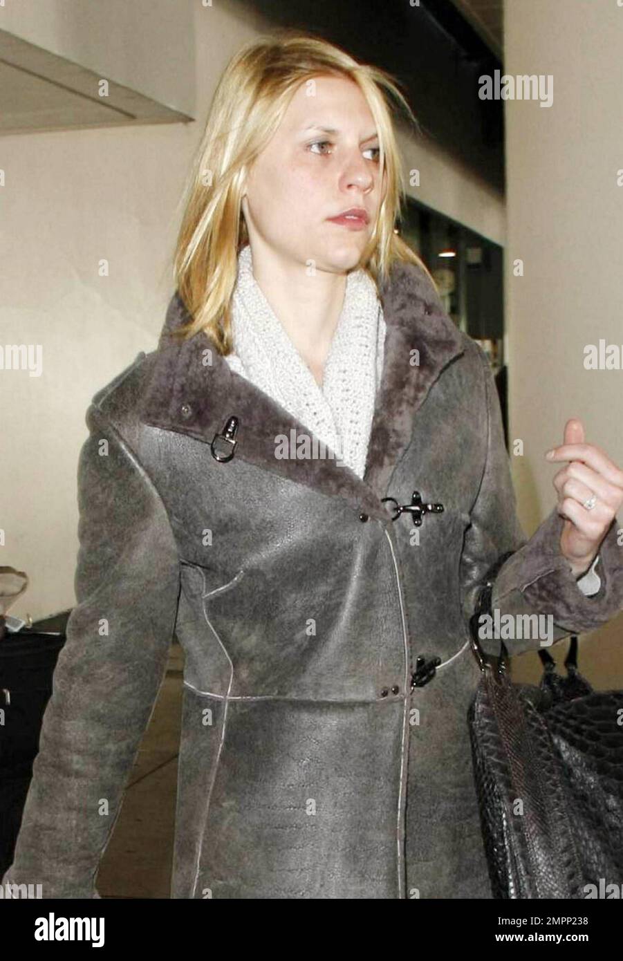 Dressed in a winter coat and boots actress Claire Danes arrives at LAX ...