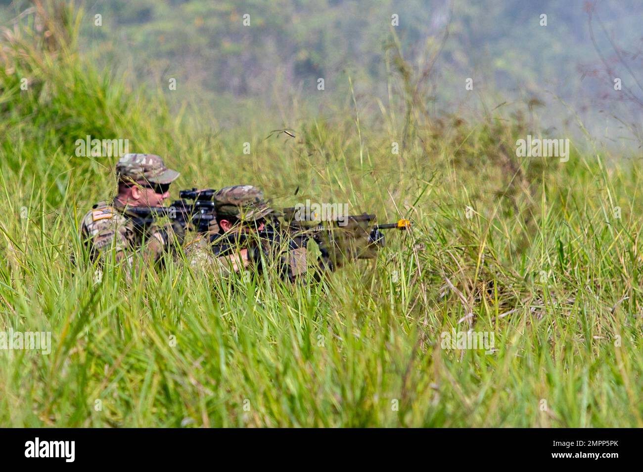 Soldiers assigned to Bravo Company, 2nd Battalion, 130th Infantry ...