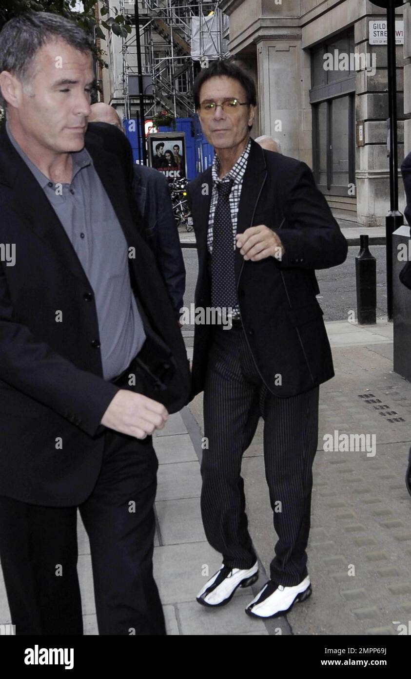 EXCLUSIVE!! Legendary rocker Sir Cliff Richard tries to avoid cameras ...