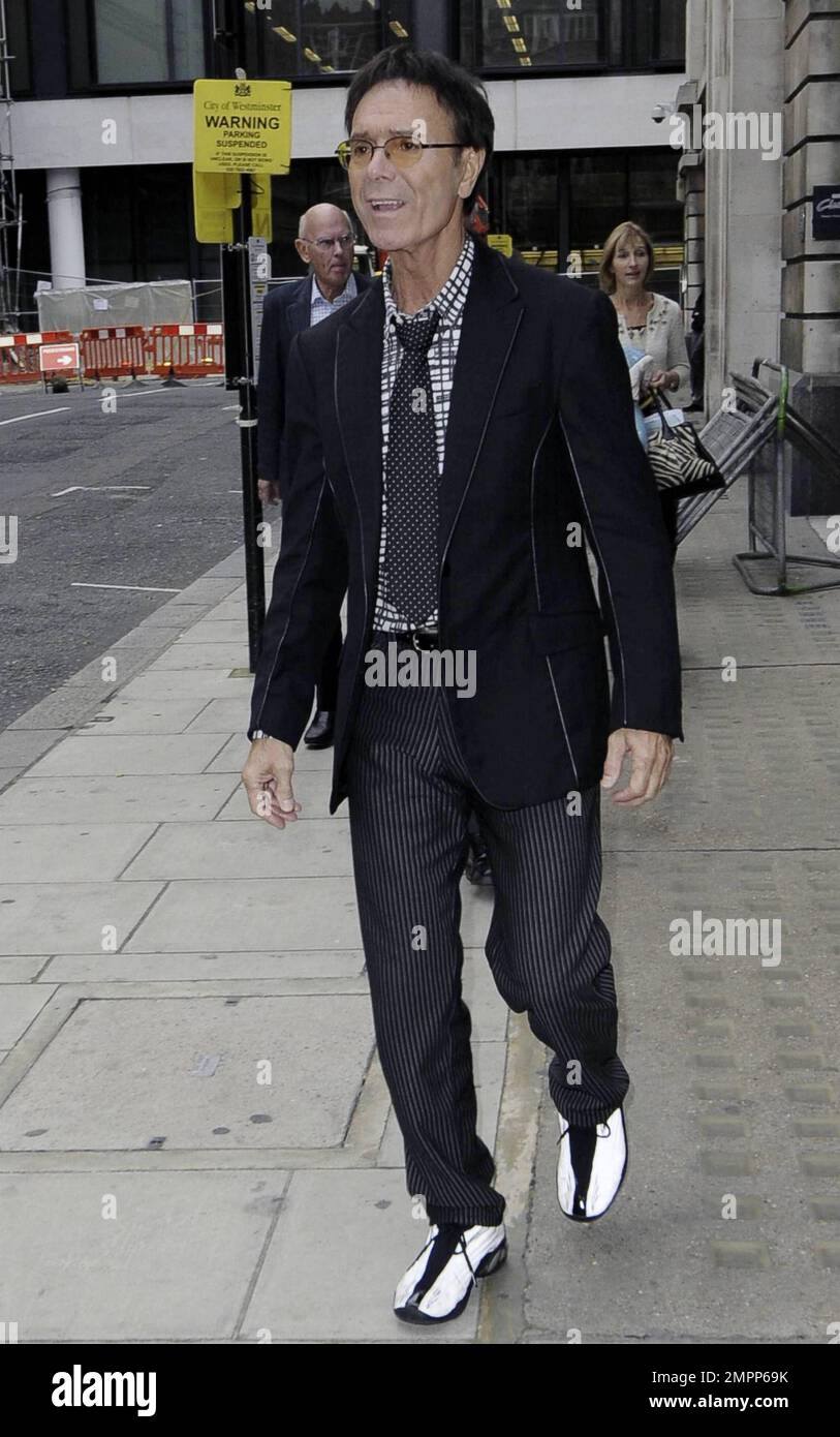 EXCLUSIVE!! Legendary rocker Sir Cliff Richard tries to avoid cameras ...