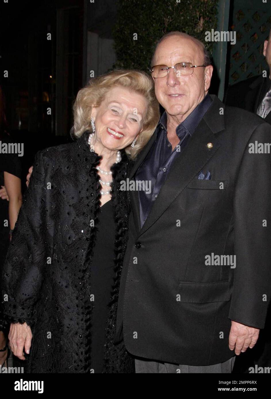 Exclusive!! Music mogul Clive Davis enjoys dinner out with a female ...