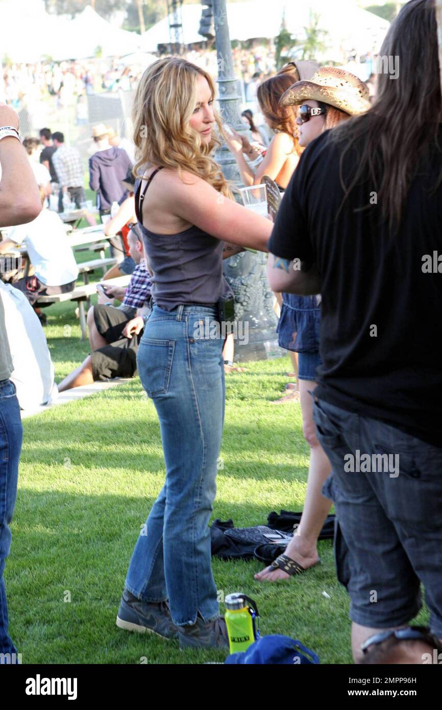 Drea de Matteo enjoys a drink and the California sun while chatting ...