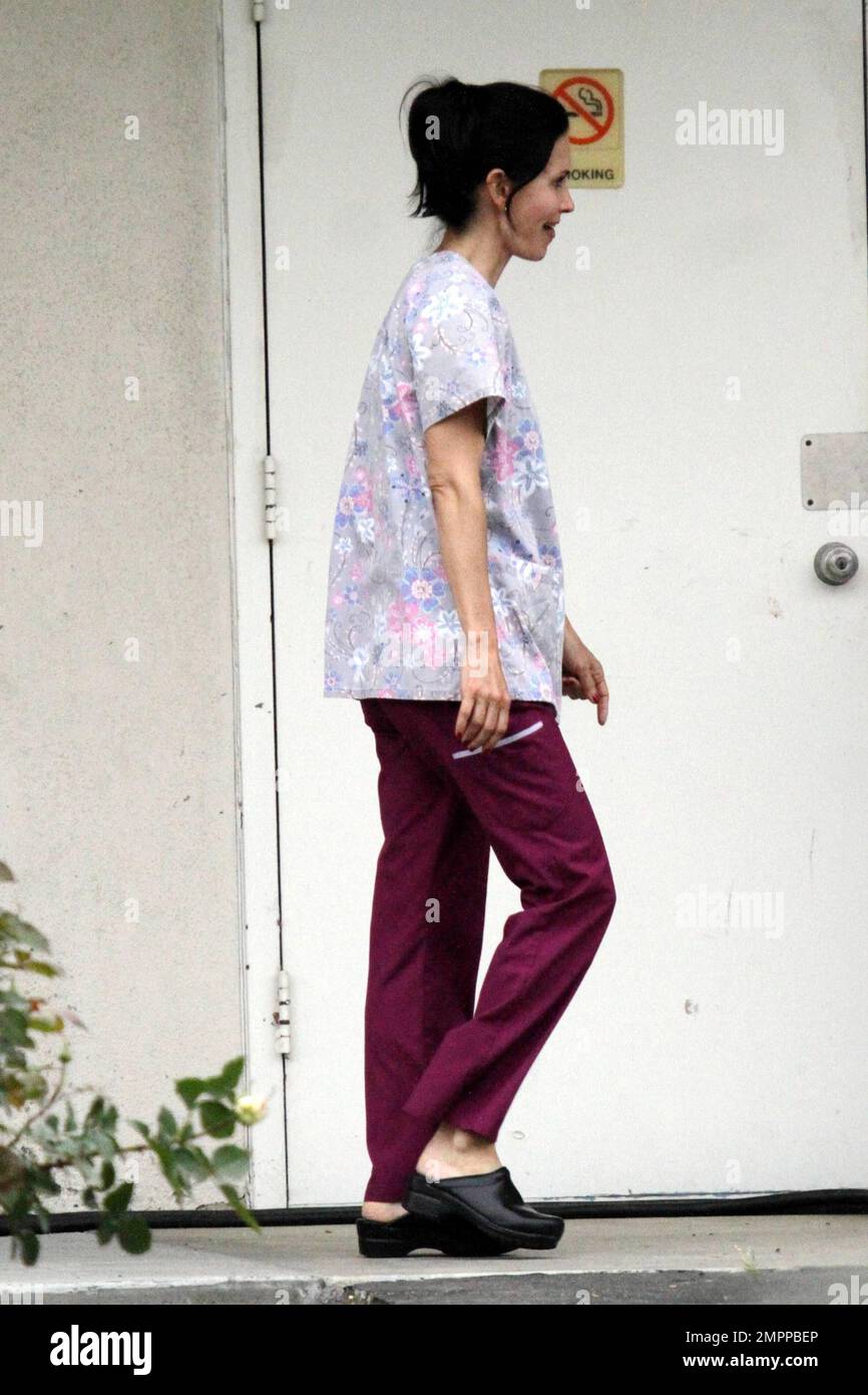 Coco Arquette Pays A Visit To Her Mother Who Wore Scrubs On The Set Of 9224