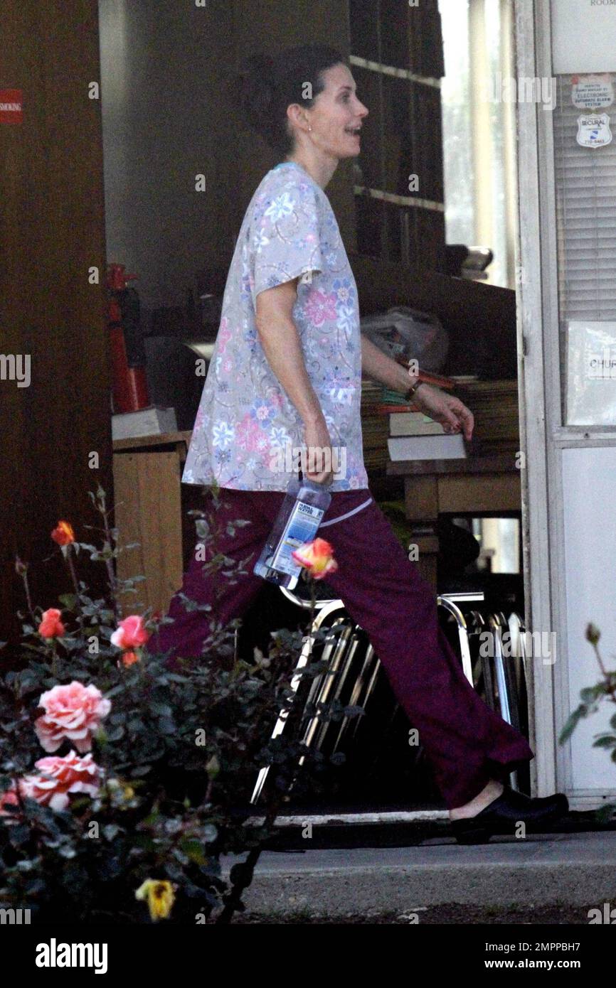 Coco Arquette Pays A Visit To Her Mother Who Wore Scrubs On The Set Of 6974