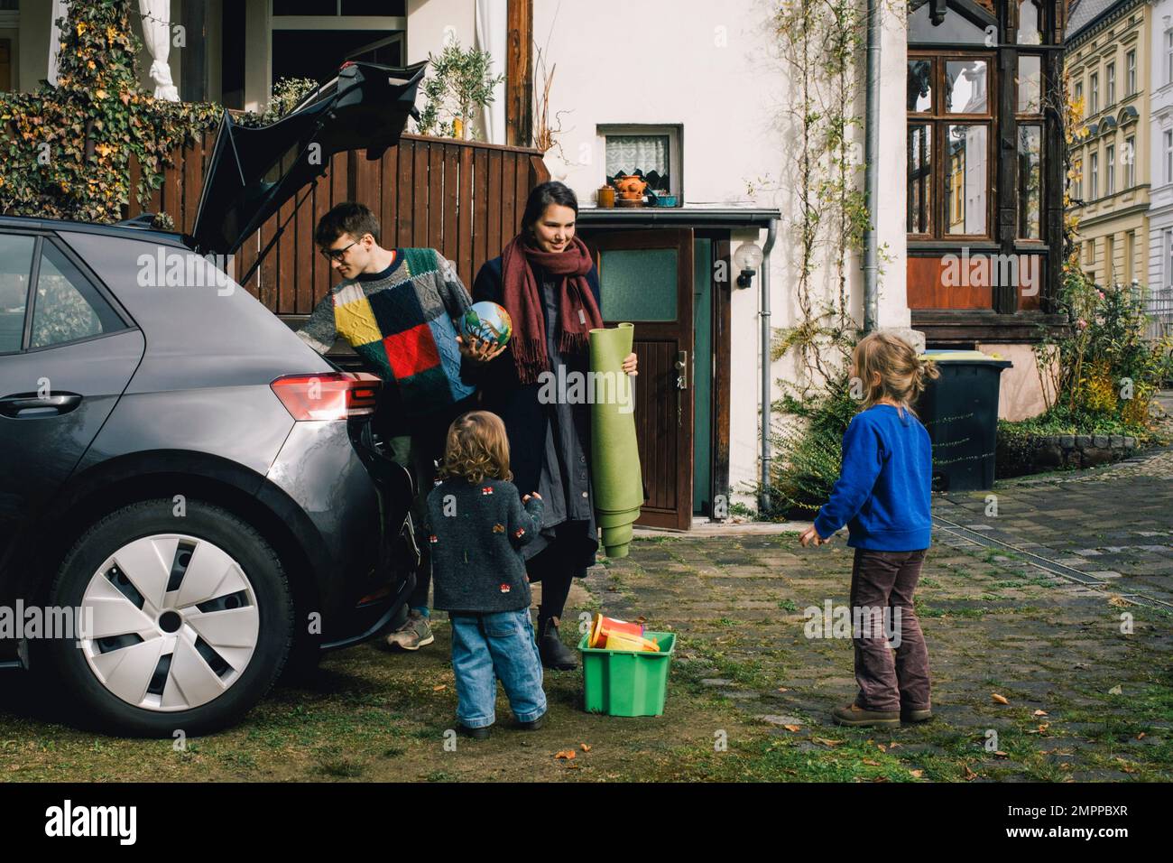 Loading preparing preparation hi-res stock photography and images - Alamy