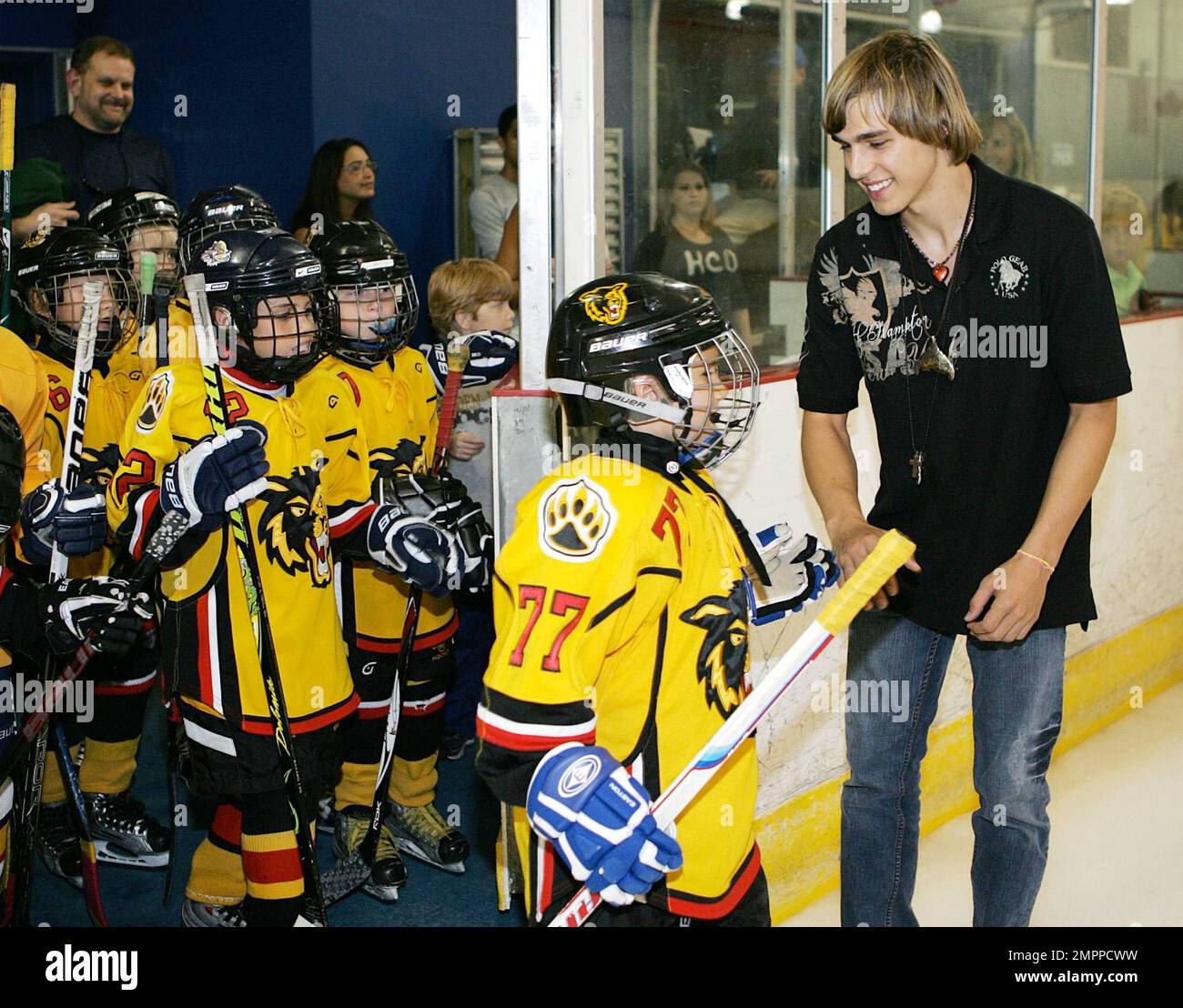 "Dancing with the Stars" and "Hannah Montana" star Cody Linley signs ...