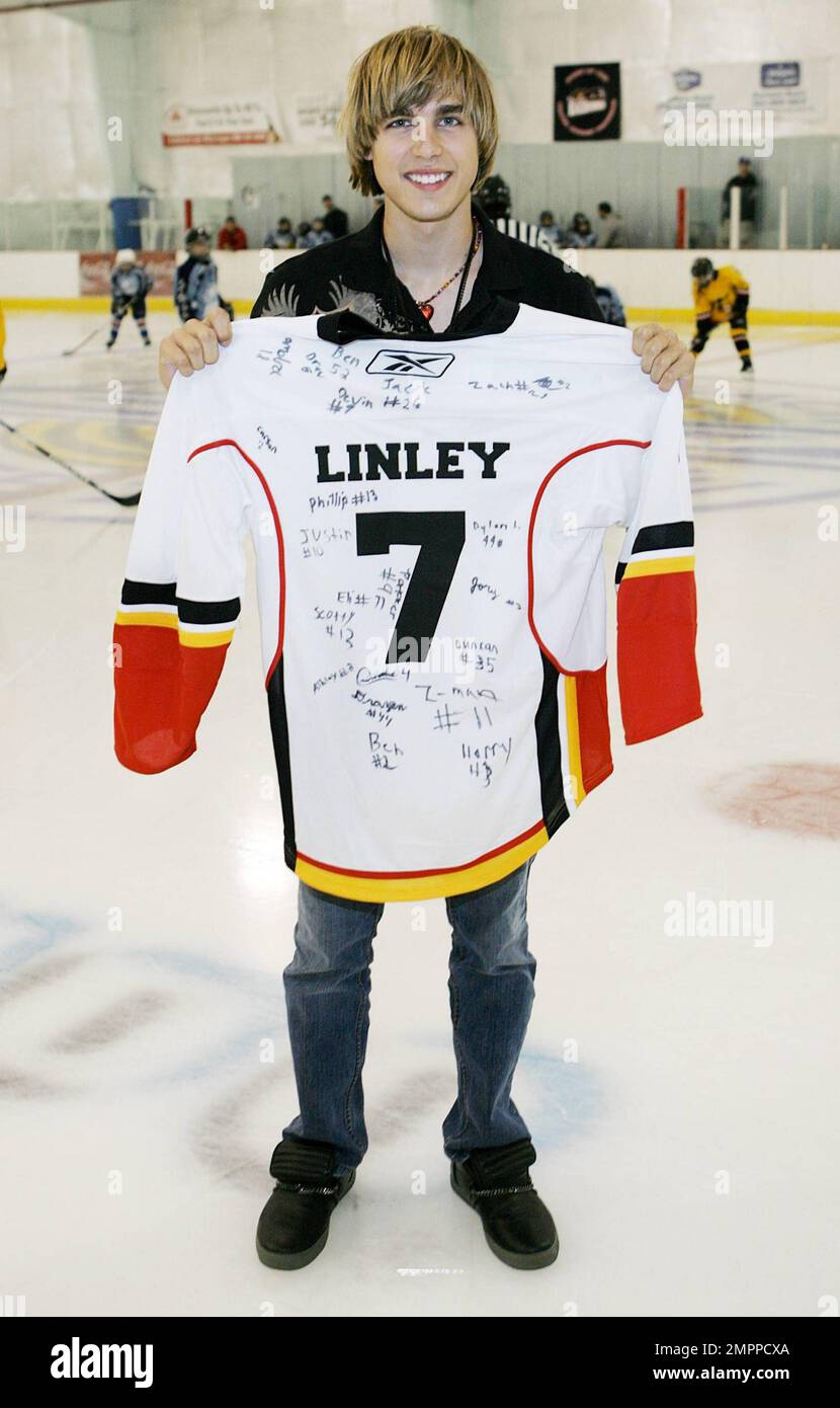 "Dancing with the Stars" and "Hannah Montana" star Cody Linley signs ...