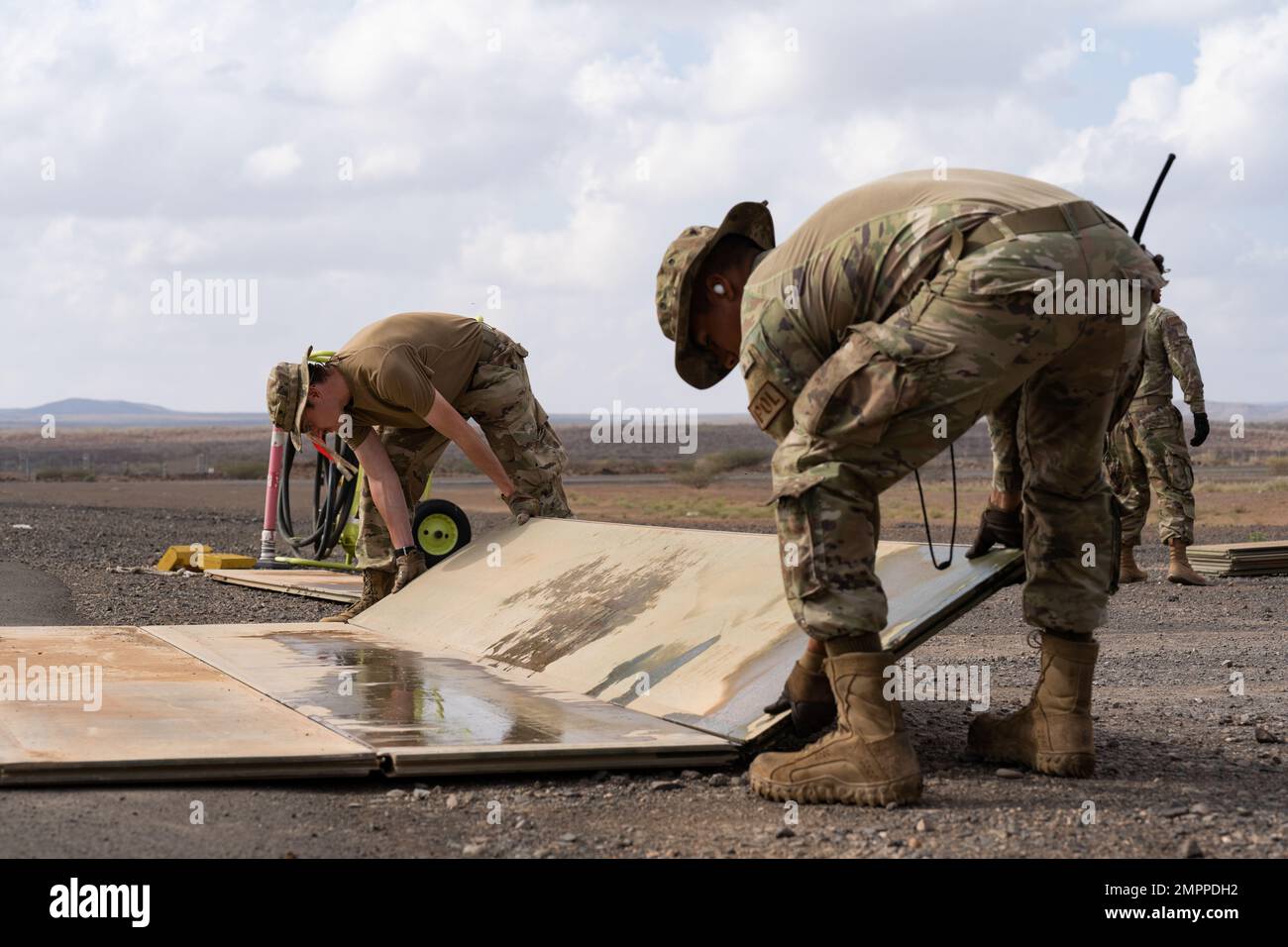 Fod distribution hi-res stock photography and images - Alamy