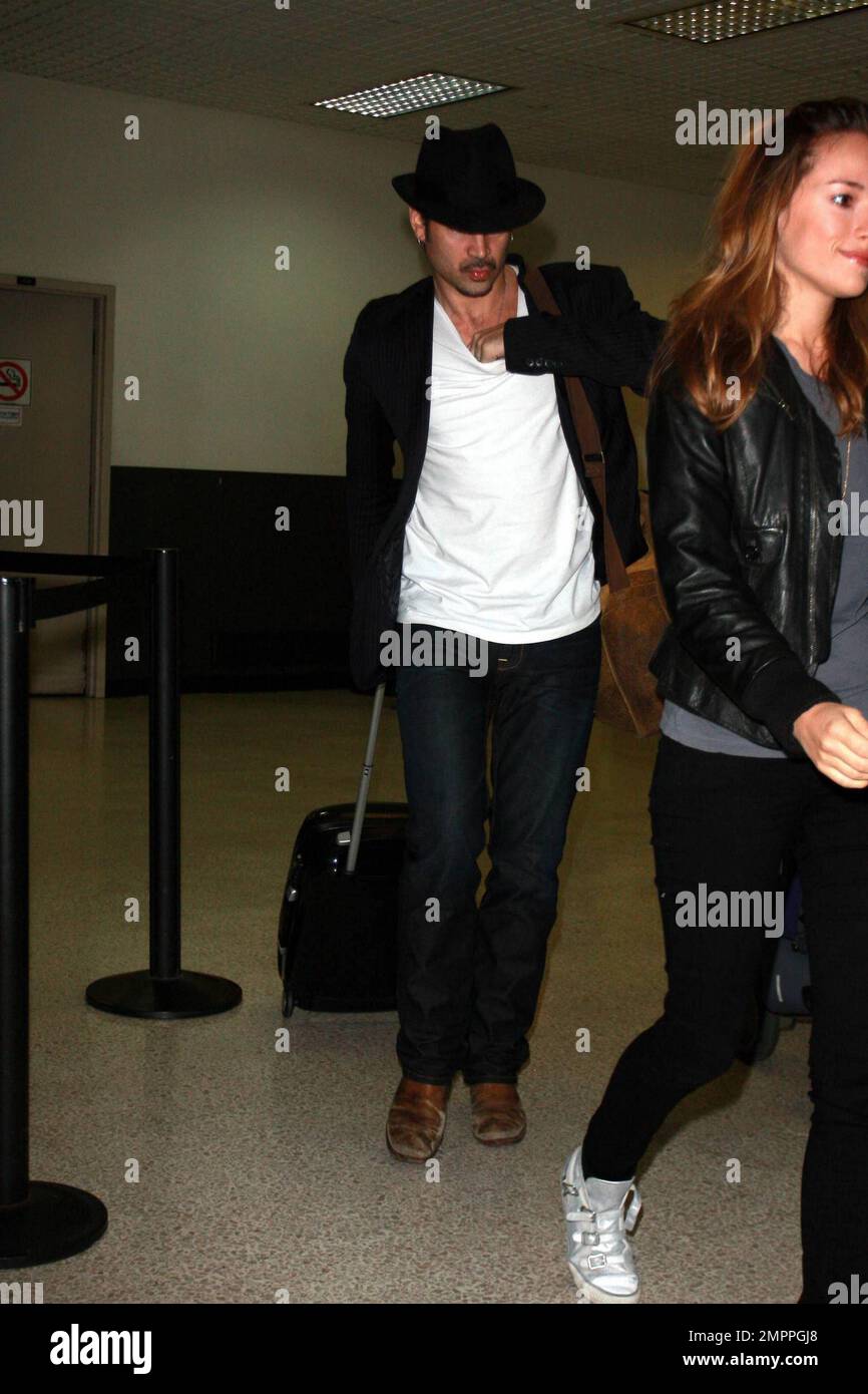 Colin Farrell signs autographs as he makes his way through the terminal ...