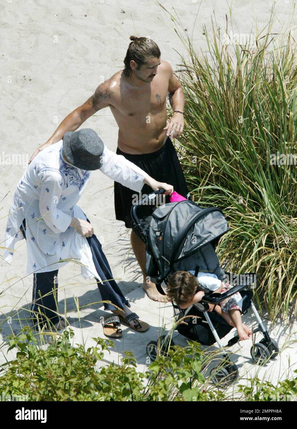 Colin farrell and son james hi-res stock photography and images - Alamy