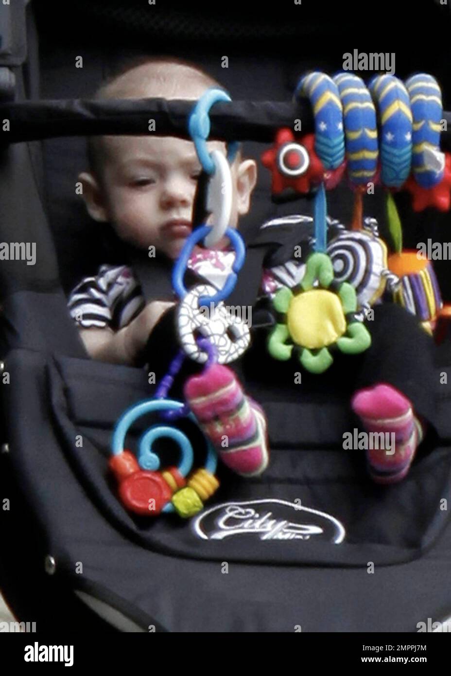 EXCLUSIVE!! - Colin Hanks, the eldest son of Tom Hanks, and wife ...