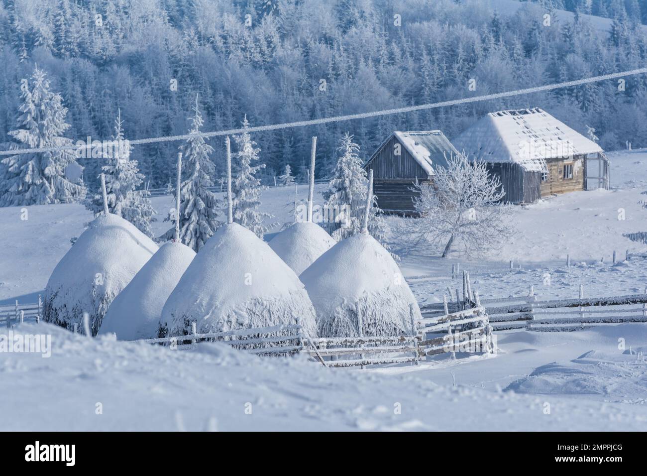 Hay house transylvania hi-res stock photography and images - Alamy