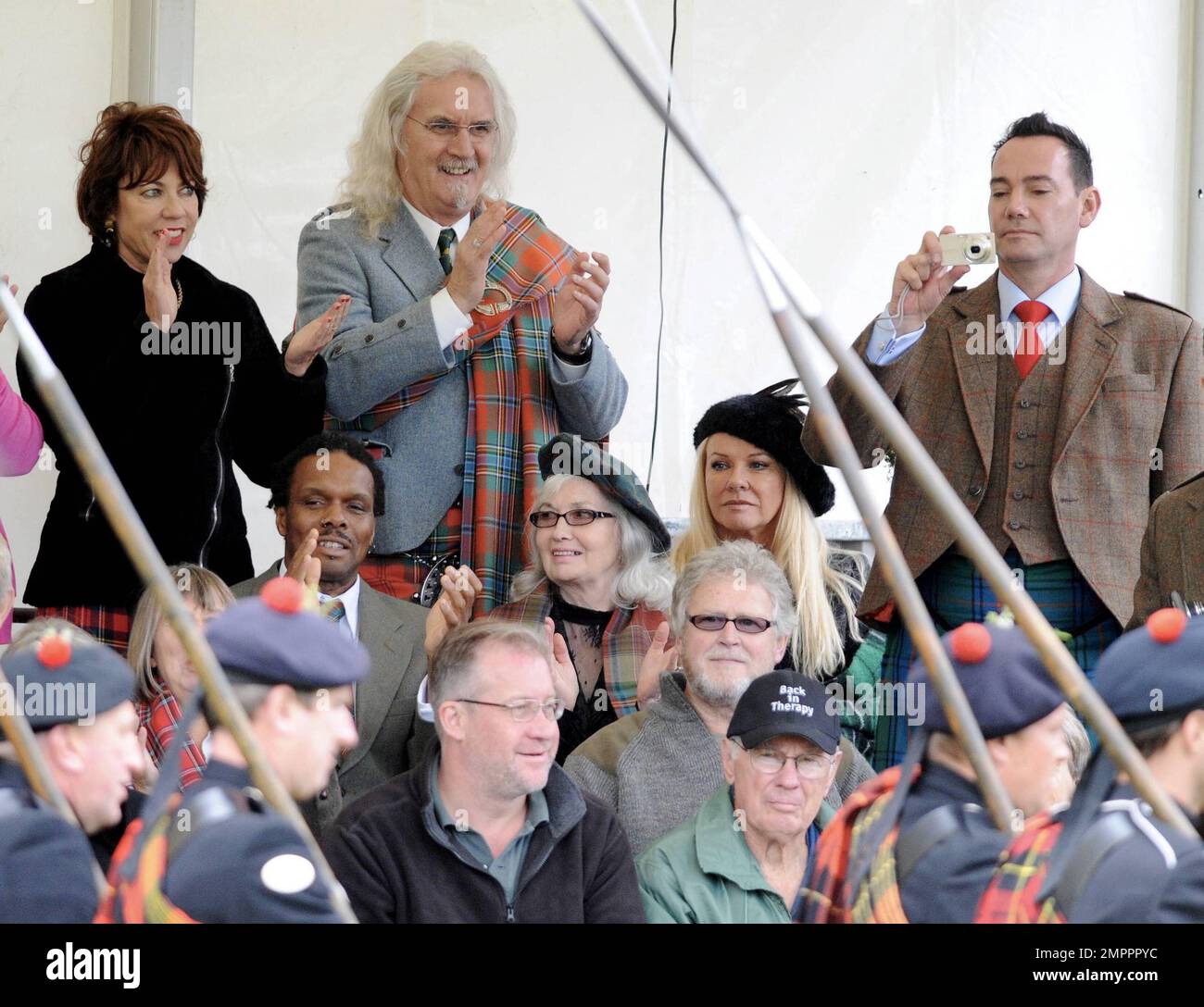 Billy Connolly cheering on the athletes and the Lonarch marchers at the ...