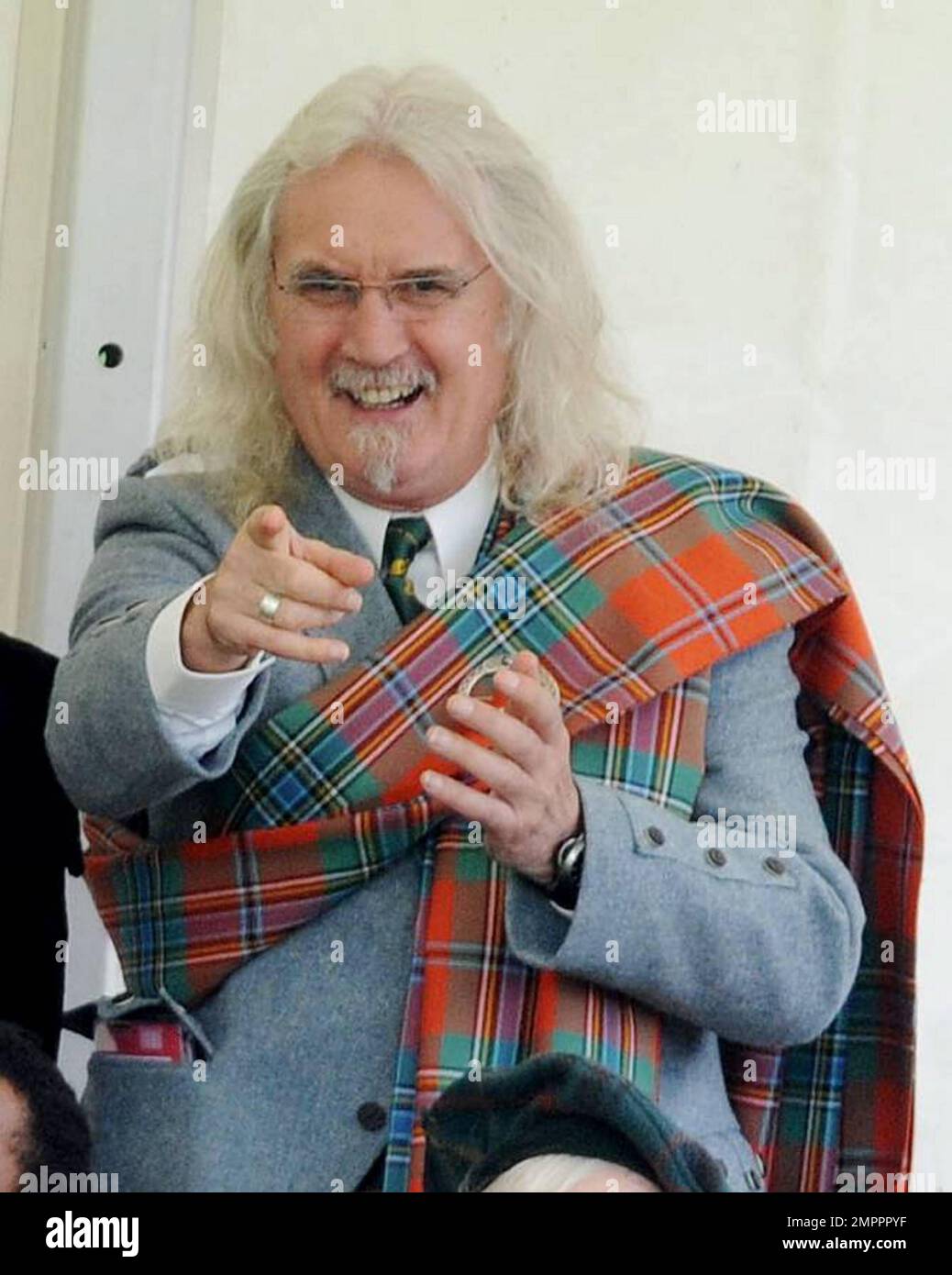 Billy Connolly cheering on the athletes and the Lonarch marchers at the ...