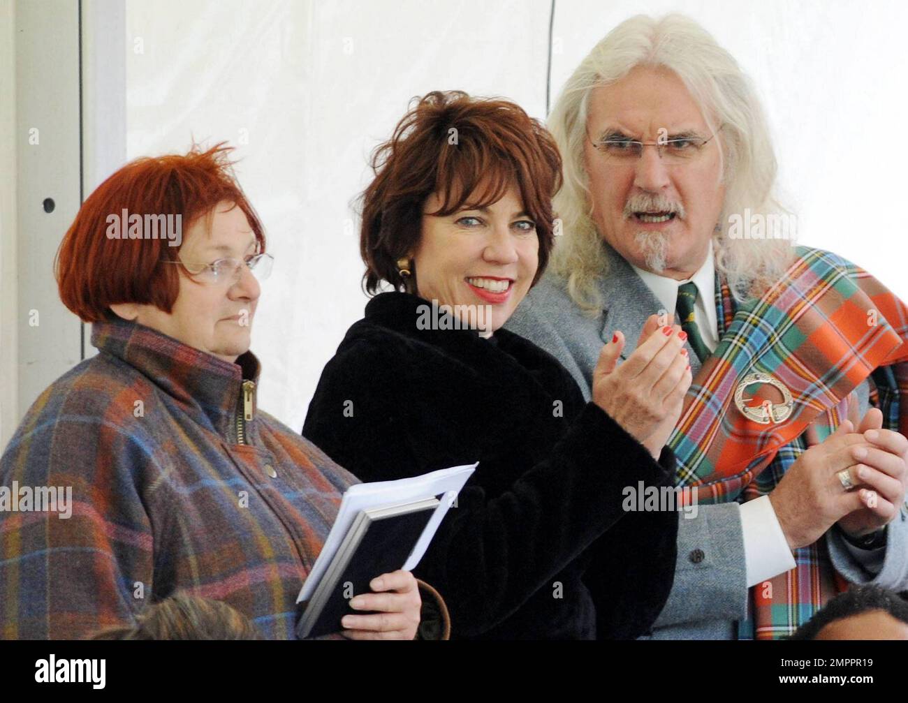 Billy Connolly cheering on the athletes and the Lonarch marchers at the ...