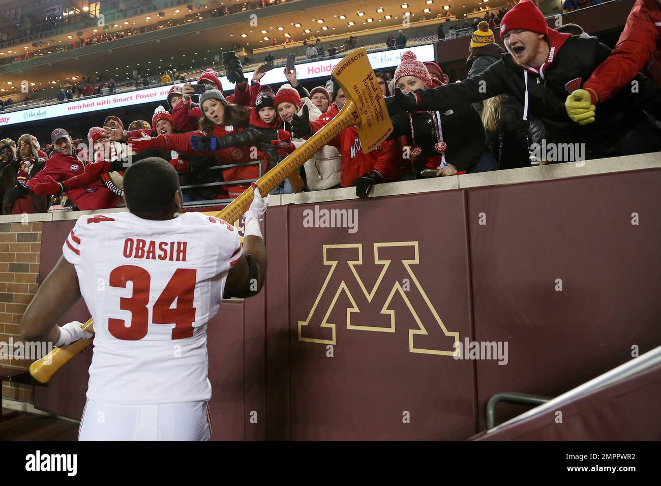 Wisconsin defensive end Chikwe Obasih (34) holds Paul Bunyan's Axe up ...