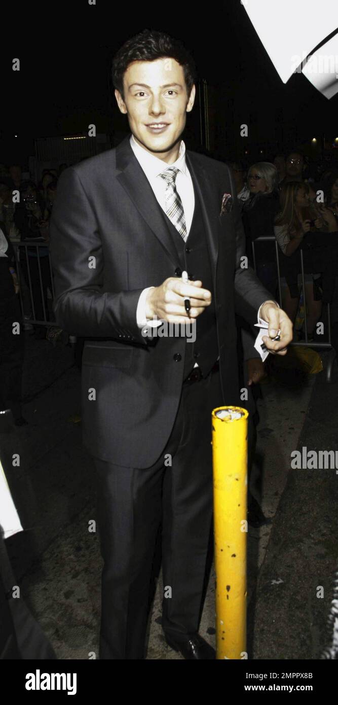 "Glee" star Cory Monteith looks handsome in a suit and tie as he signs ...