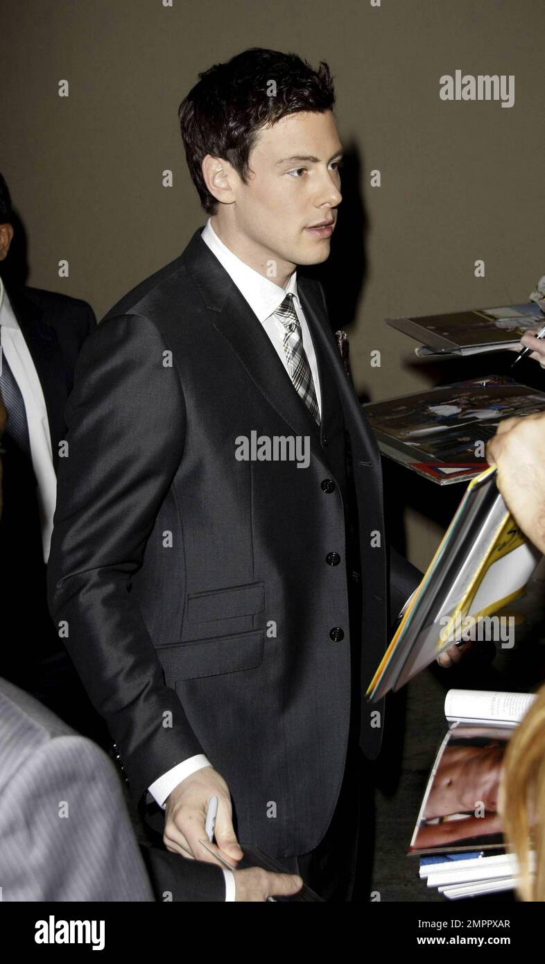 "Glee" star Cory Monteith looks handsome in a suit and tie as he signs ...