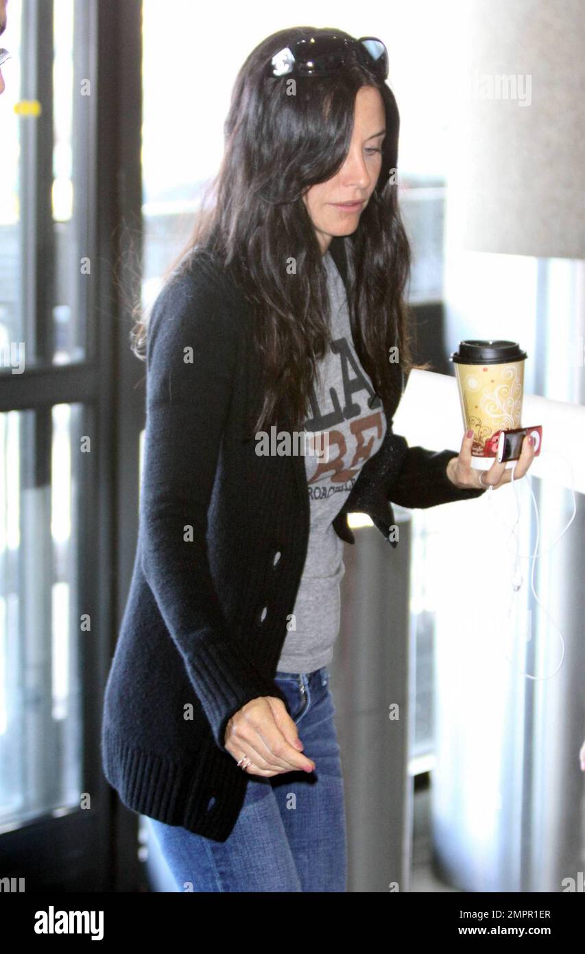 Courteney cox david arquette wedding hi-res stock photography and ...