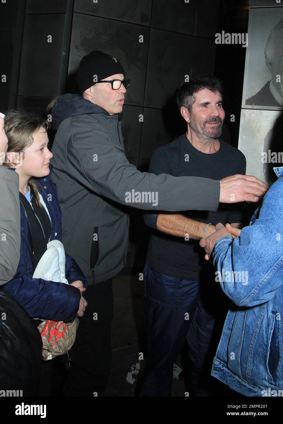 simon cowell comes out of the palladium after bgt and an Estonian fan ...