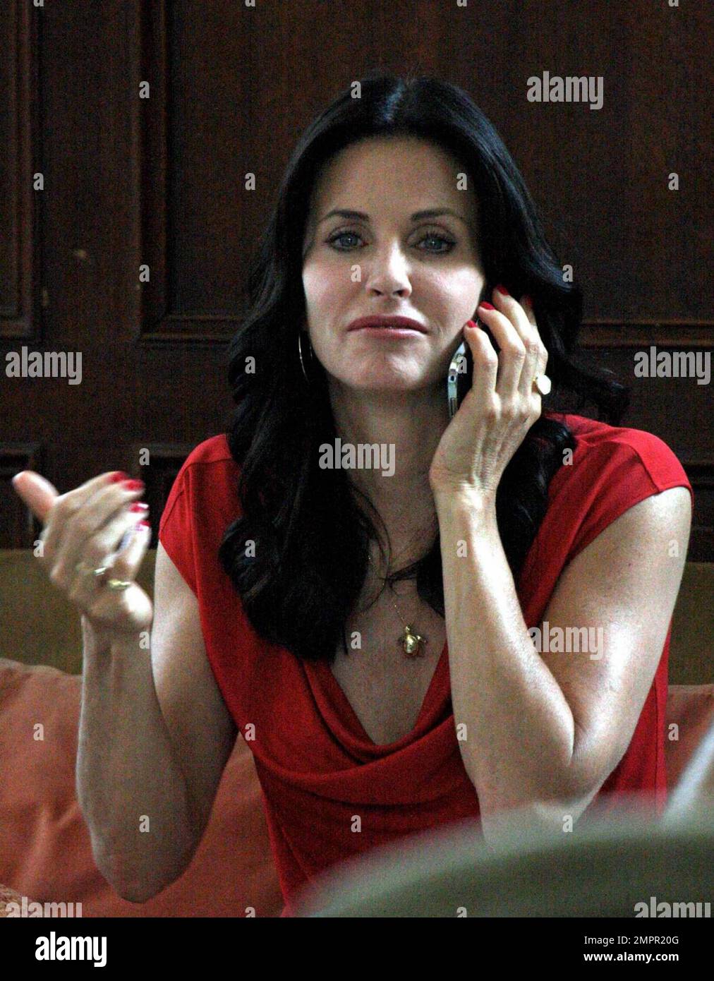 Friends tv series courtney cox hi-res stock photography and images - Alamy