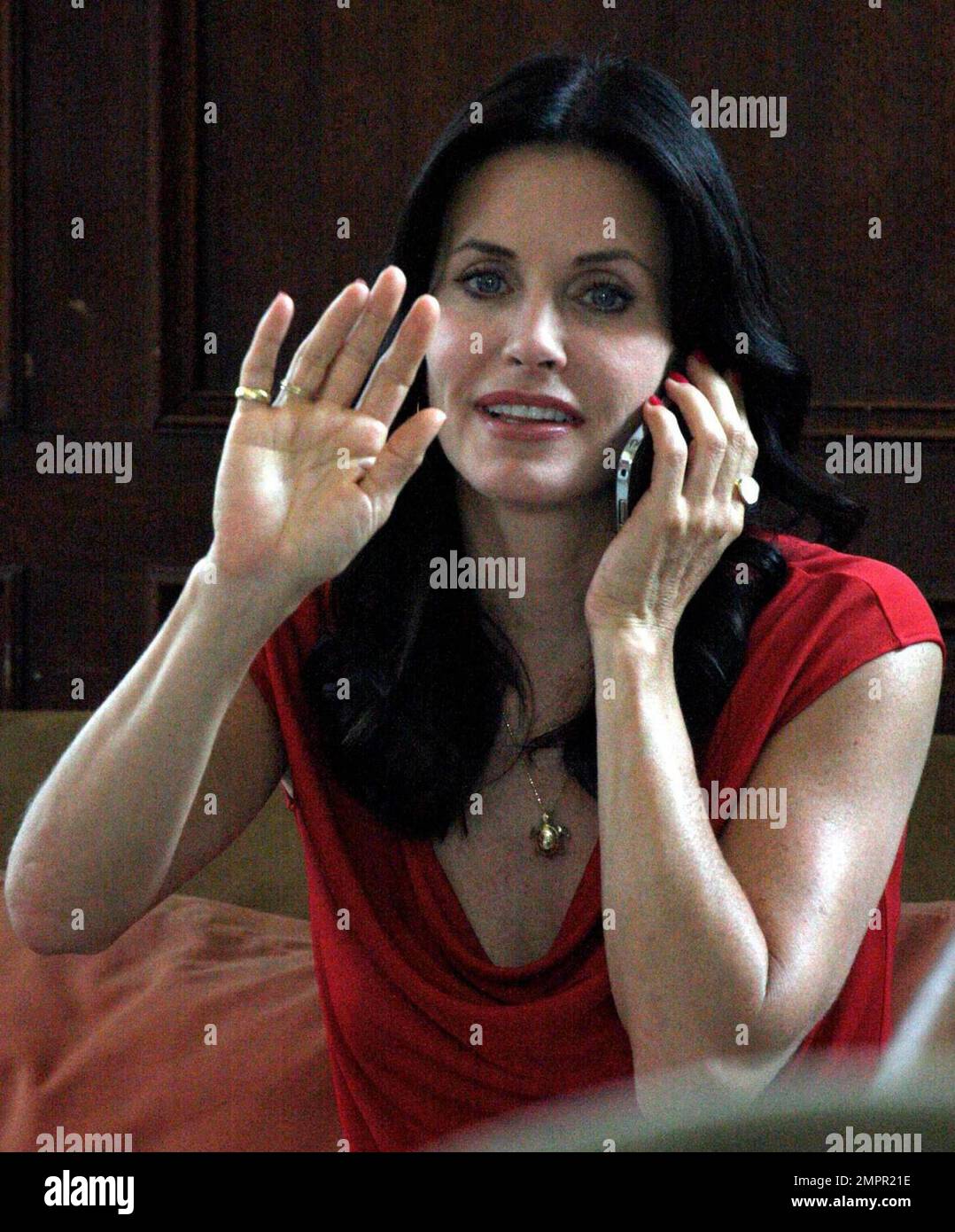 Friends tv series courtney cox hi-res stock photography and images - Alamy