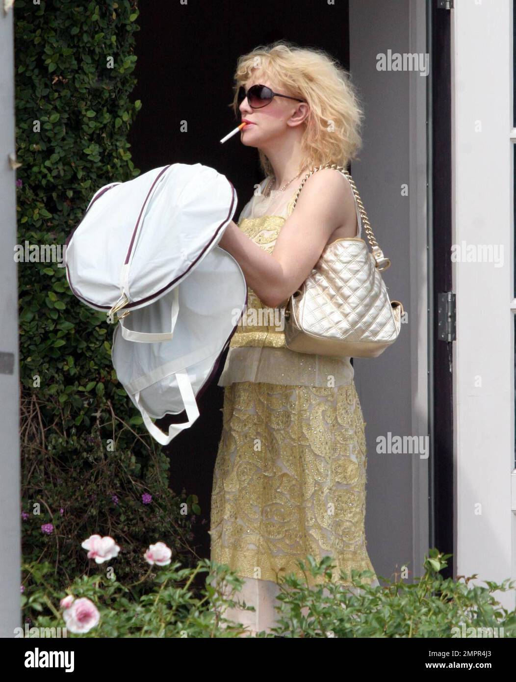 Exclusive!! Courtney loves shopping. The singer spent an hour trying on ...